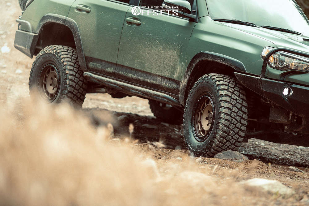 2018 Toyota 4Runner with 17x8.5 Fifteen52 Offroad Traverse Hd and 295 ...