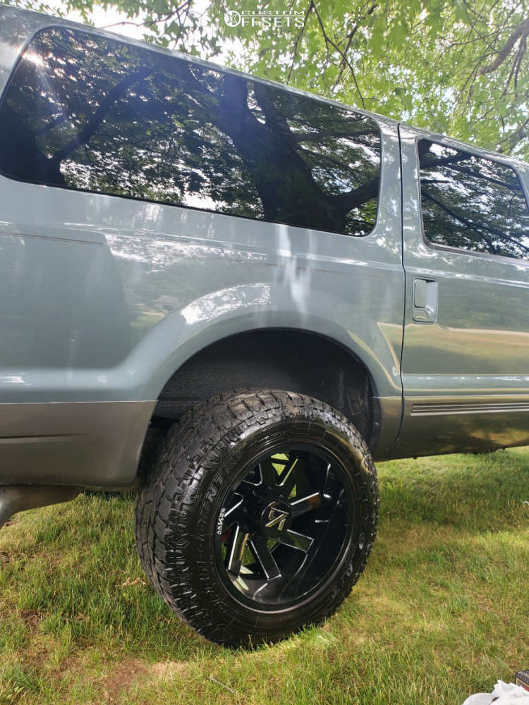 2001 Ford Excursion with 20x12 -51 ARKON OFF-ROAD Caesar and 35/12.5R20 ...