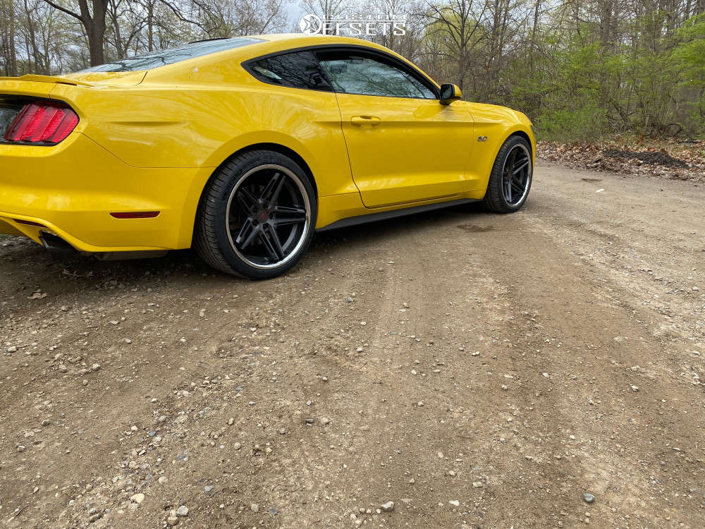 2016 Ford Mustang with 20x10.5 25 Ferrada CM1 and 285/30R20 Michelin ...