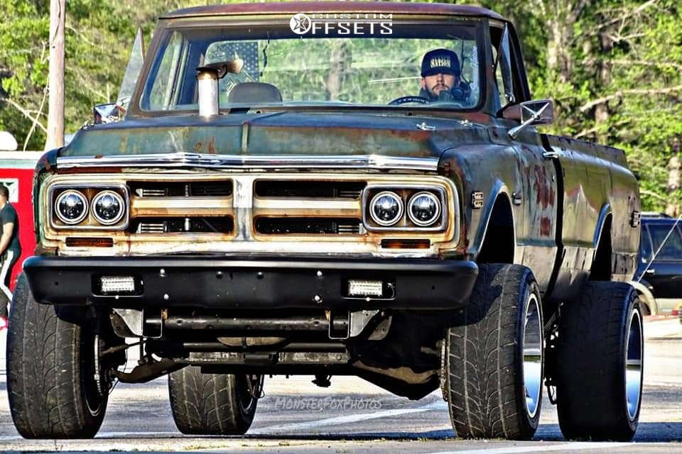 1967 GMC C15/C1500 Pickup with 20x12 -44 Hostile Sprocket and 33/12 ...