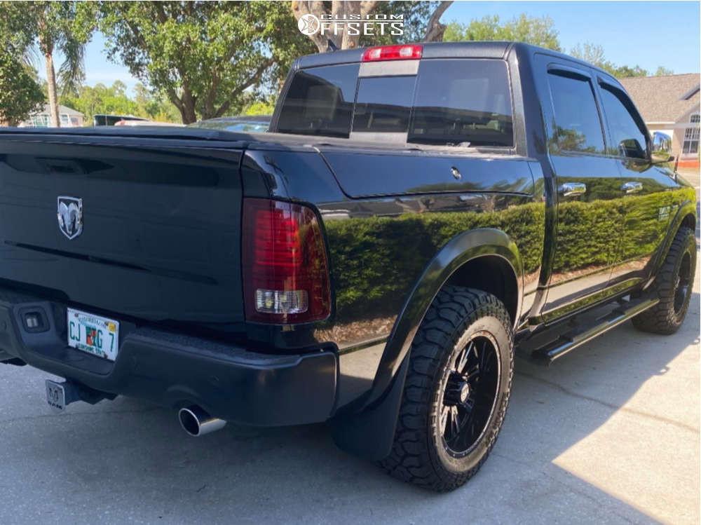 2015 Ram 1500 with 20x10 -19 Hardrock Spine Xposed and 35/12.5R20 Kenda ...
