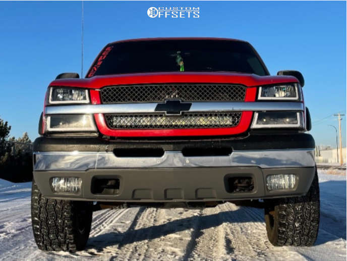 2005 Chevrolet Silverado 1500 with 20x10 -18 Fuel Saber and 33/12.5R20 ...