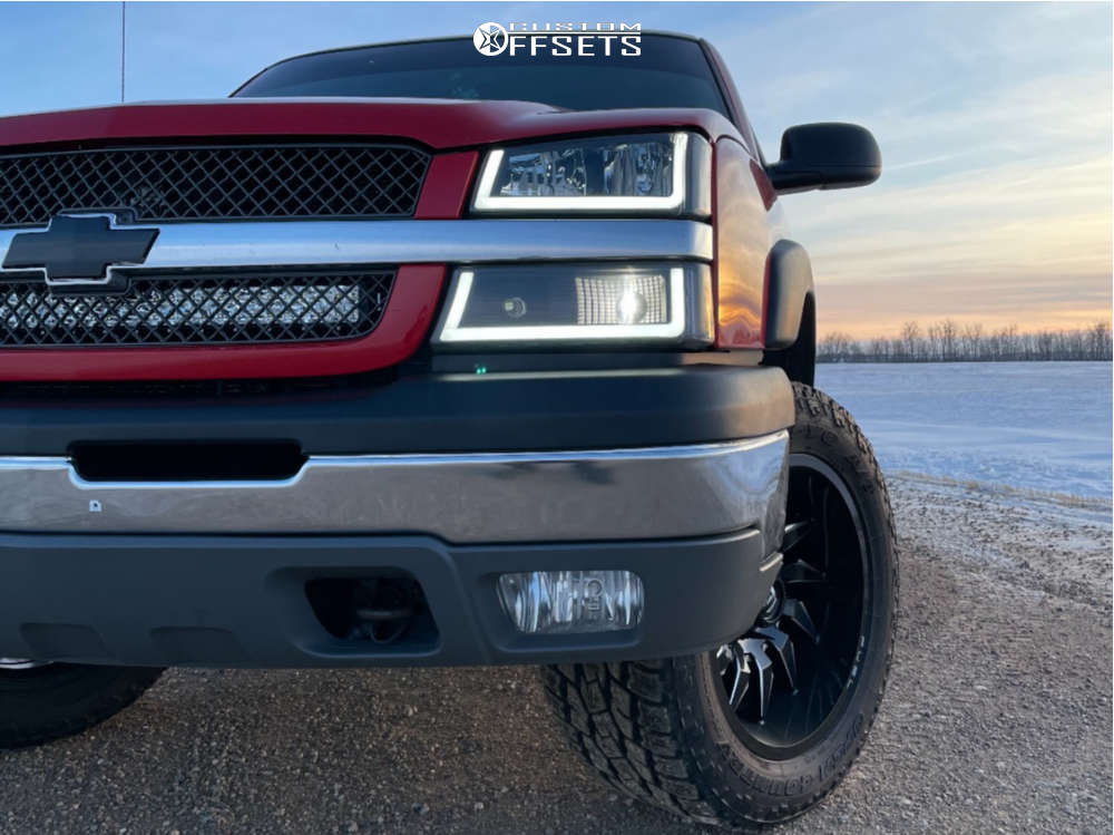 2005 Chevrolet Silverado 1500 with 20x10 -18 Fuel Saber and 33/12.5R20 ...