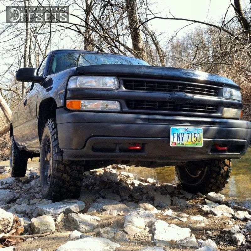 2000 Chevrolet Silverado 1500 with 16x9 -16 Moto Metal MO951 and 285 ...