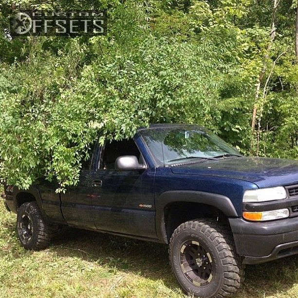 2000 Chevrolet Silverado 1500 with 16x9 -16 Moto Metal MO951 and 285 ...