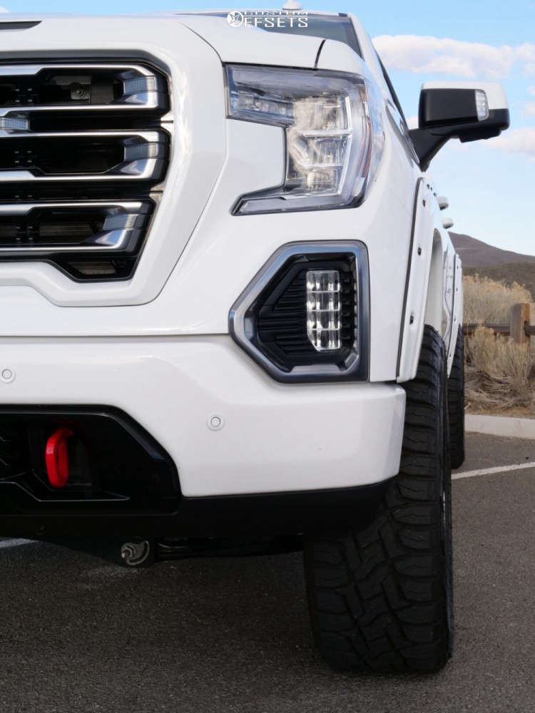 2020 GMC Sierra 1500 with 22x10 -18 Fuel Sledge and 35/12.5R22 Toyo ...