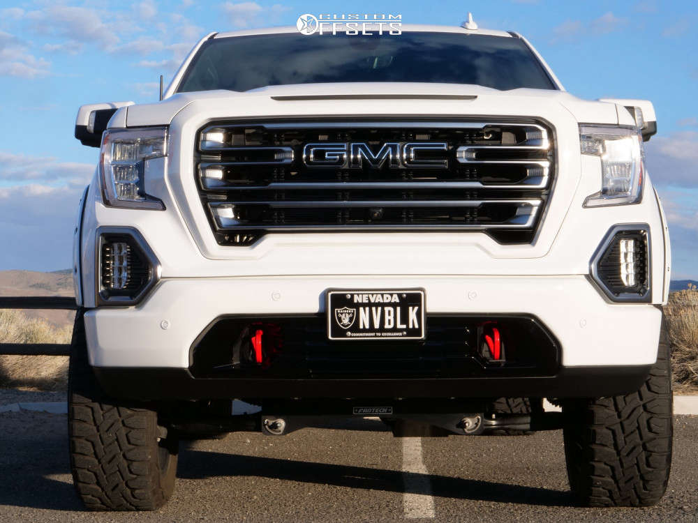 2020 GMC Sierra 1500 with 22x10 -18 Fuel Sledge and 35/12.5R22 Toyo ...