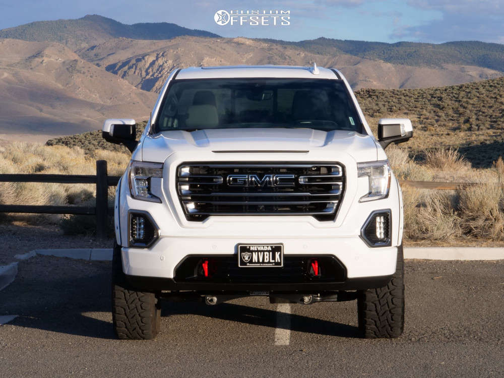 2020 GMC Sierra 1500 with 22x10 -18 Fuel Sledge and 35/12.5R22 Toyo ...