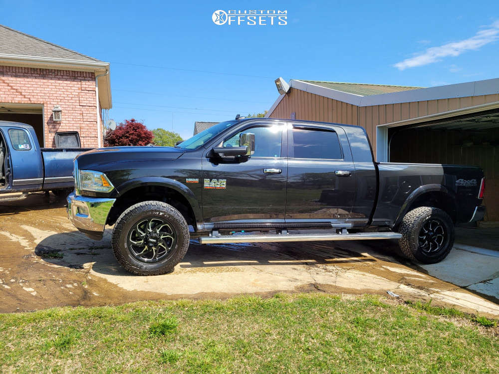 2018 Ram 2500 with 20x10 -24 Moto Metal Mo985 and 35/12.5R20 Comforser ...
