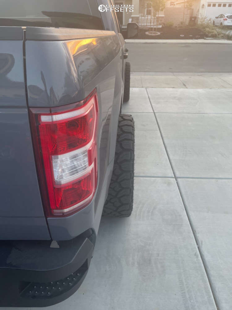 2020 Ford F-150 with 22x12 -44 Fuel Sledge and 33/12.5R22 Kenda Klever ...