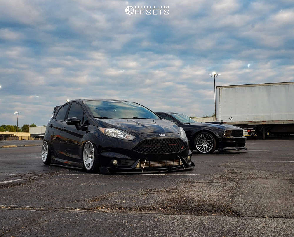 2017 Ford Fiesta with 16x8 25 3SDM 0.05 and 195/40R16 Federal Evolution ...