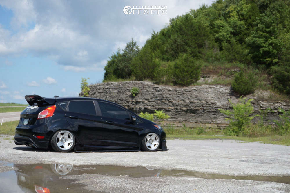 2017 Ford Fiesta with 16x8 25 3SDM 0.05 and 195/40R16 Federal Evolution ...