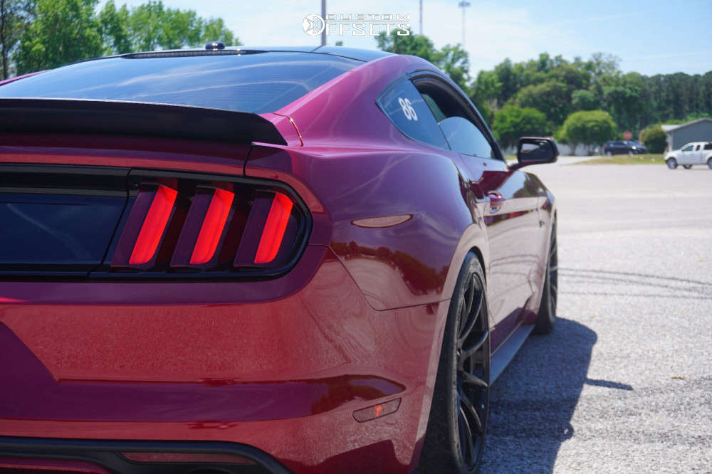 2016 Ford Mustang with 19x10 40 Forgestar Cf10 and 275/35R19 Nexen N ...