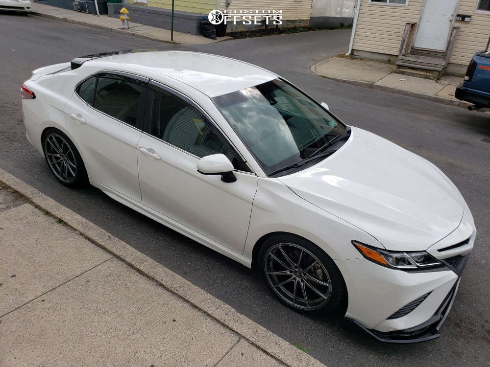 2018 Toyota Camry with 20x8.5 30 Konig Oversteer and 245/35R20 Achilles ...