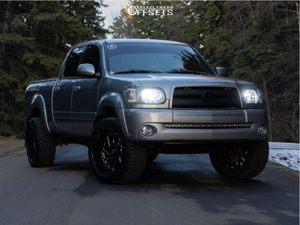2005 Toyota Tundra with 22x12 -44 Fuel Triton D581 and 33/12.5R22 Nitto ...