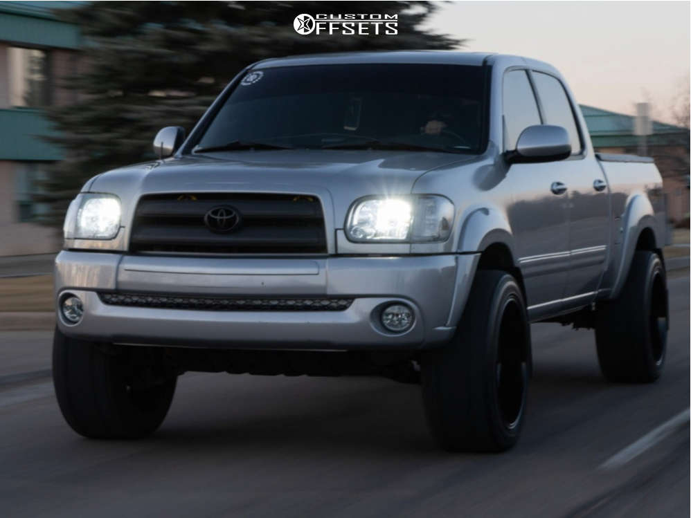 2005 Toyota Tundra with 22x12 -44 Fuel Triton D581 and 33/12.5R22 Nitto ...