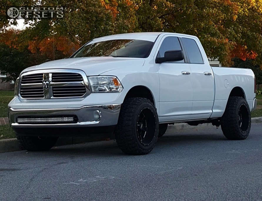 2013 Ram 1500 with 20x12 -44 Moto Metal Mo962 and 33/12.5R20 Federal ...