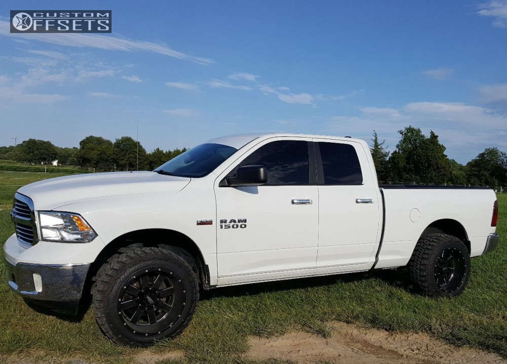 2013 Ram 1500 with 20x12 -44 Moto Metal Mo962 and 33/12.5R20 Federal ...