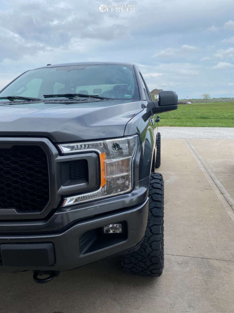 2018 Ford F-150 with 20x10 -25 Ultra Hunter 203 and 33/12.5R20 Kenda ...