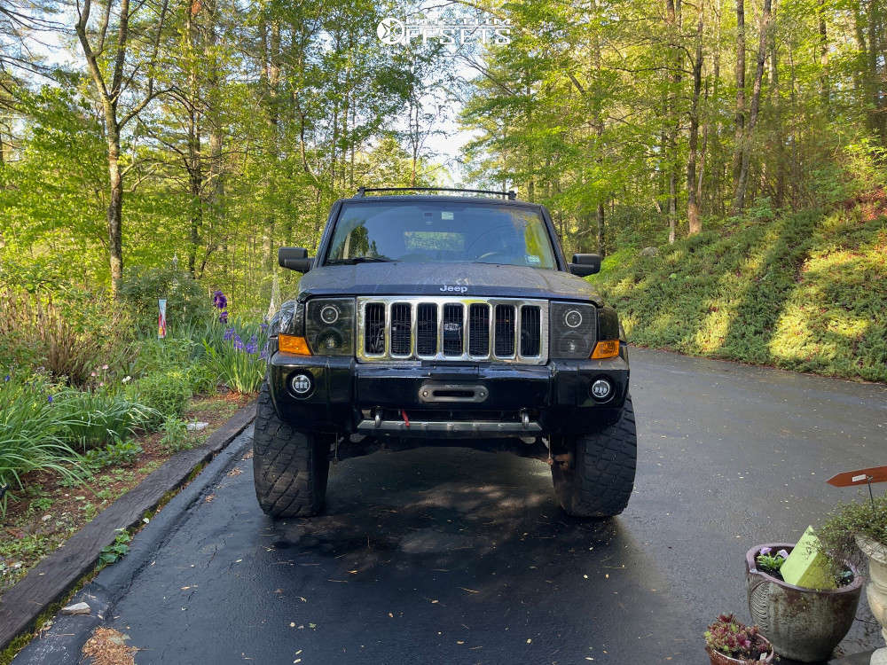 2006 Jeep Commander with 20x9 20 ECO 802 Taz and 35/12.5R20 General ...