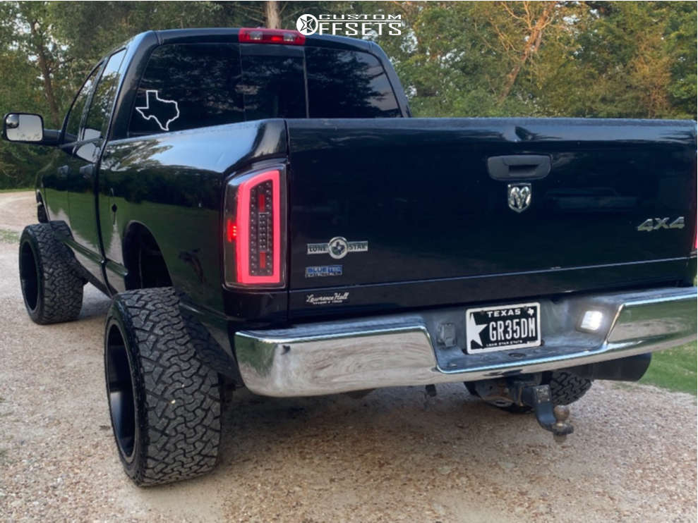 2008 Dodge Ram 2500 with 22x12 -44 V-Rock Anvil and 33/12.5R22 Venom ...