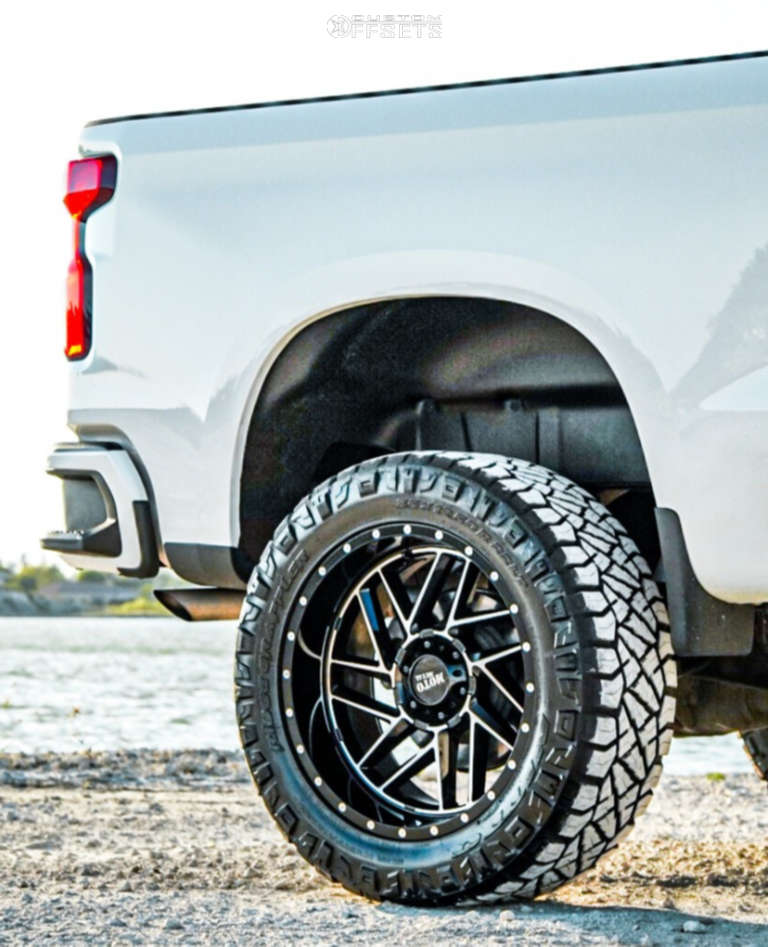 2020 Chevrolet Silverado 1500 with 22x10 -25 Moto Metal Mo985 and 35/12 ...