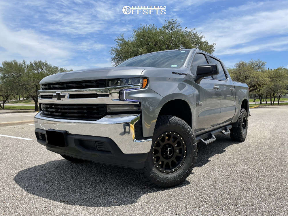 2021 Chevrolet Silverado 1500 with 18x9 18 Method Mr305 and 295/70R18 ...
