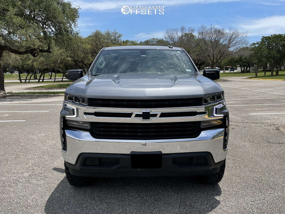 2021 Chevrolet Silverado 1500 with 18x9 18 Method Mr305 and 295/70R18 ...