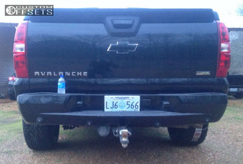 2007 Chevrolet Avalanche with 20x12 -44 Moto Metal MO962 and 305/50R20 ...
