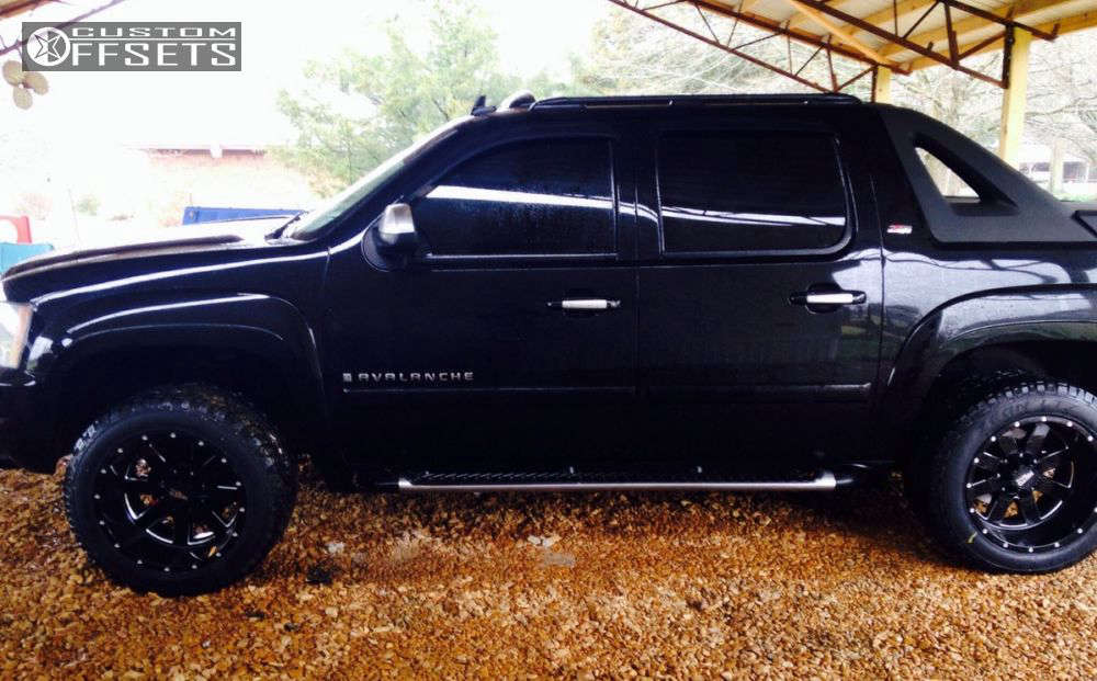 2007 Chevrolet Avalanche with 20x12 -44 Moto Metal MO962 and 305/50R20 ...
