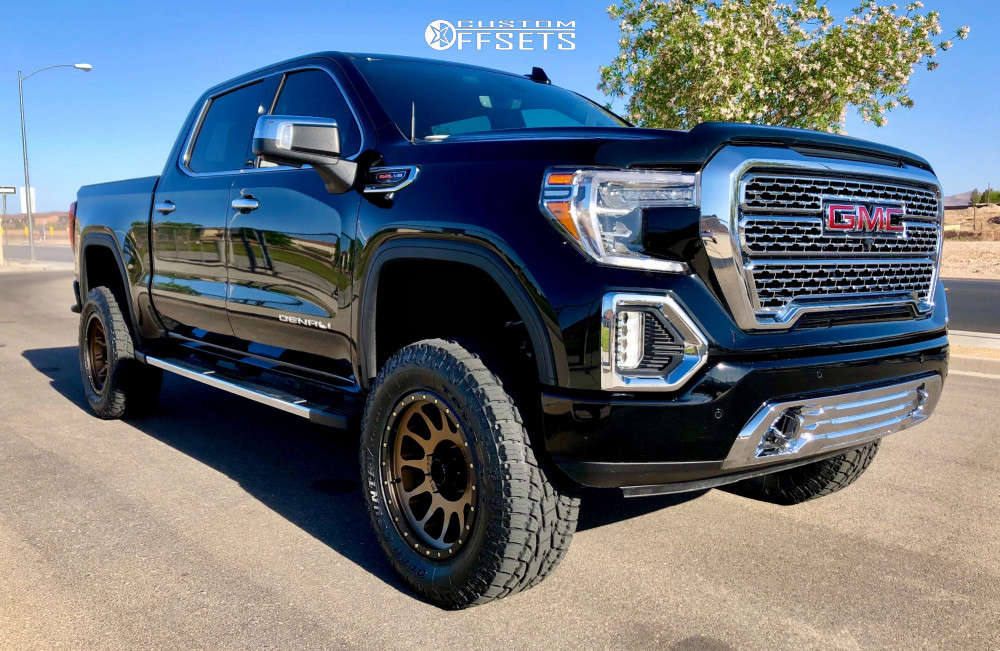 2021 GMC Sierra 1500 with 20x10 -18 Method Mr305 and 35/12.5R20 Toyo ...