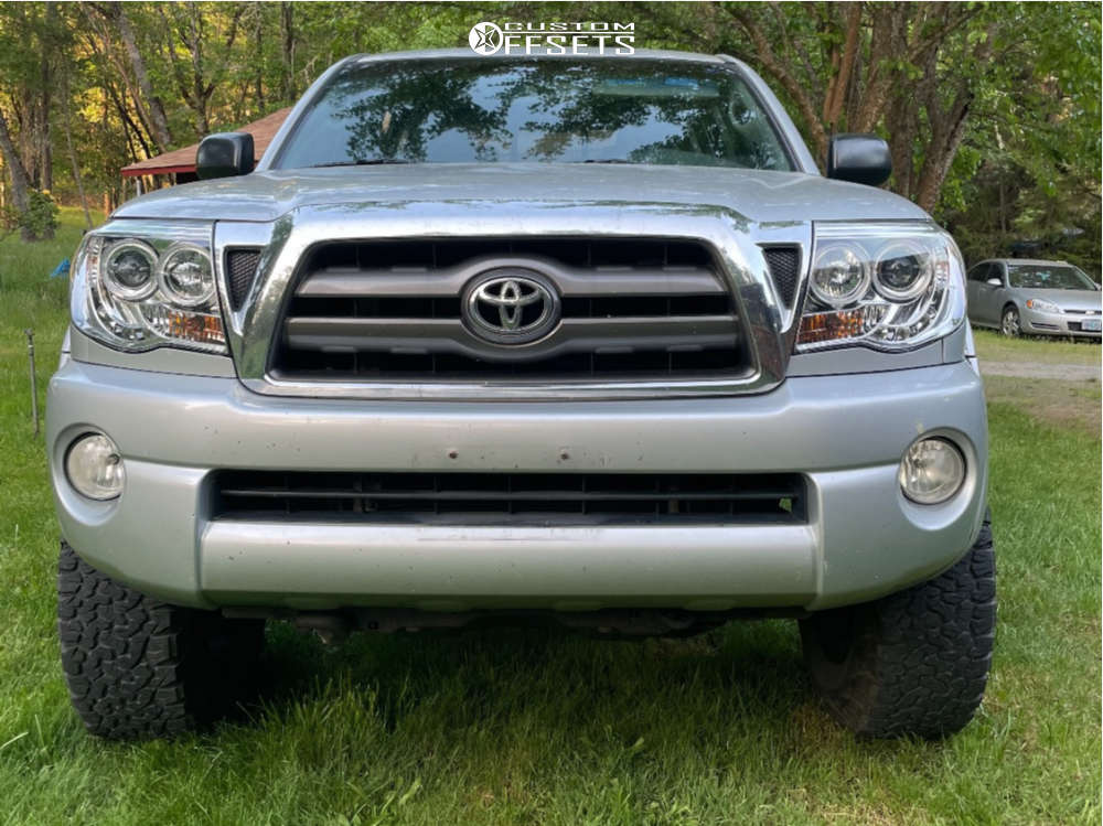 2009 Toyota Tacoma with 17x8.5 0 Method Mr701 and 32/11.5R17 BFGoodrich ...