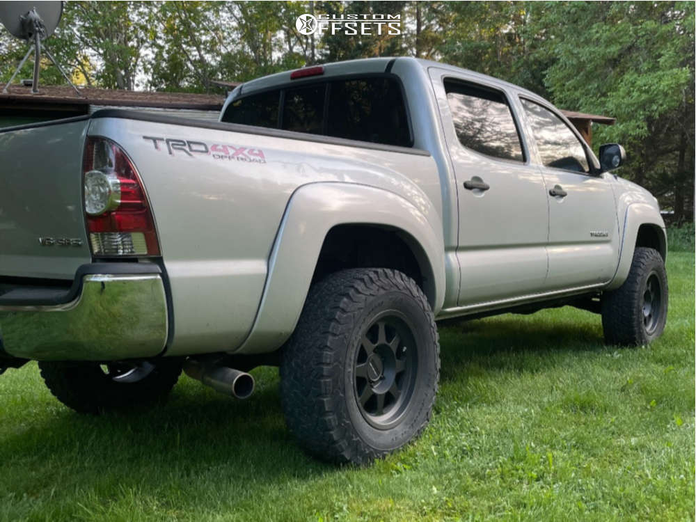 2009 Toyota Tacoma with 17x8.5 0 Method Mr701 and 32/11.5R17 BFGoodrich ...