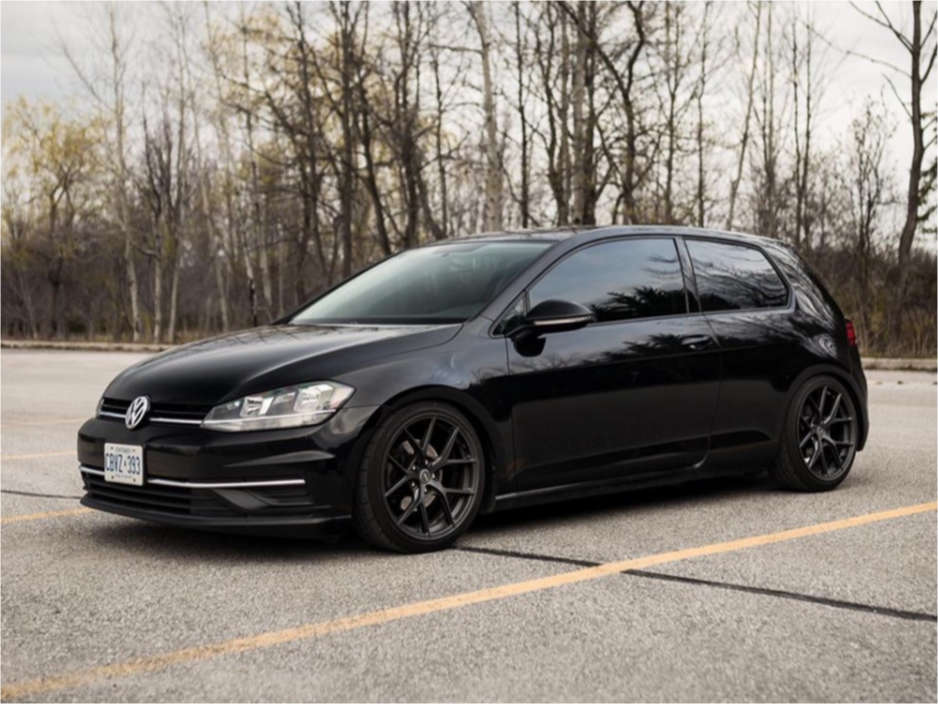 2018 Volkswagen Golf with 18x8.5 35 Superspeed Rf05rr and 215/40R18 ...