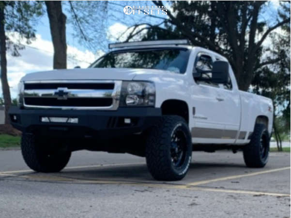 2009 Chevrolet Silverado 1500 with 18x9 1 Fuel Stroke and 285/65R18 ...