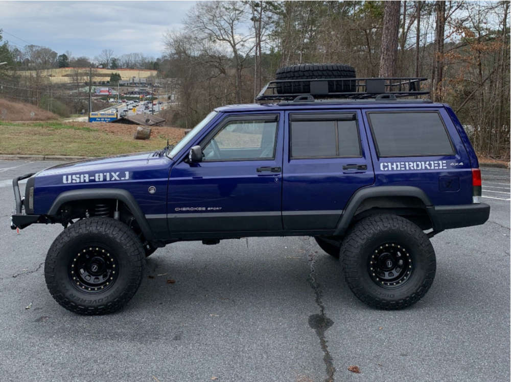 2001 Jeep Cherokee with 15x10 -44 Pro Comp Series 252 and 33/12.5R15 ...