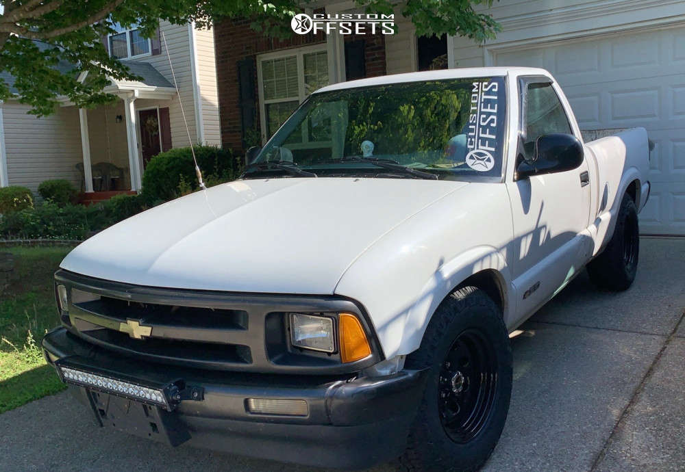 1995 Chevrolet S10 with 15x8 -19 Vision Soft 8 and 30/9.5R15 Dextero ...