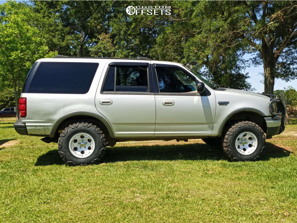2001 Ford Expedition with 16x10 -25 Pacer Bullet Hole and 305/70R16 ...