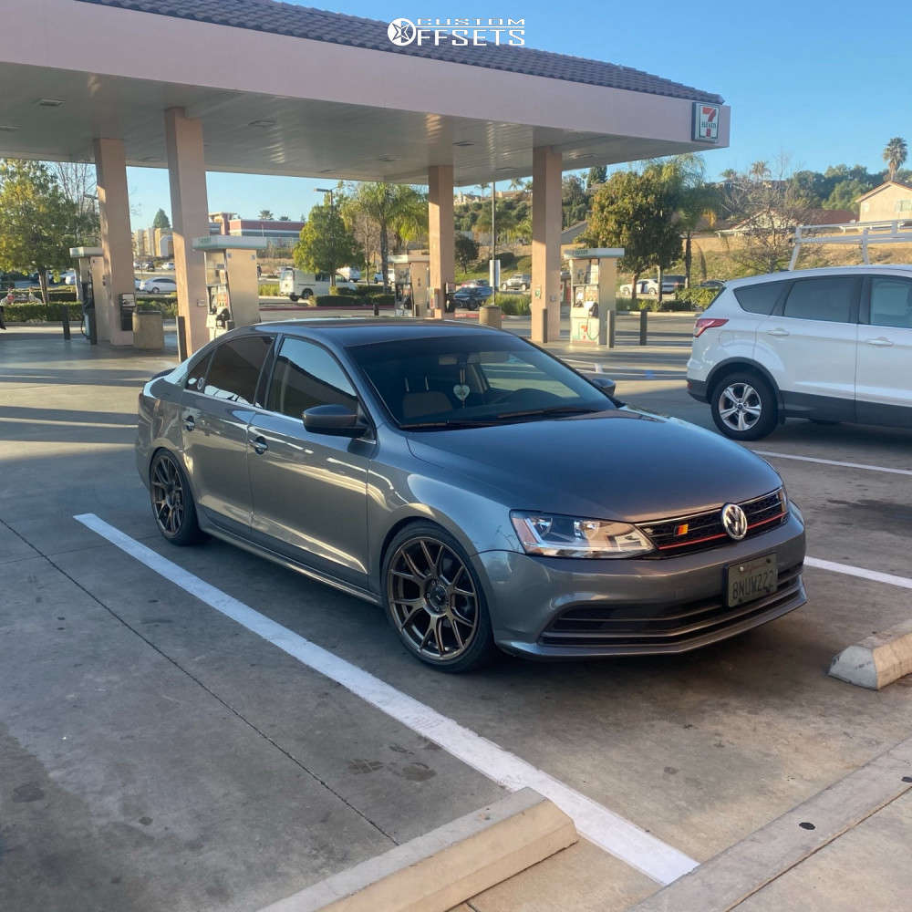 2017 Volkswagen Jetta with 18x8.5 43 Konig Ampliform and 225/40R18 ...