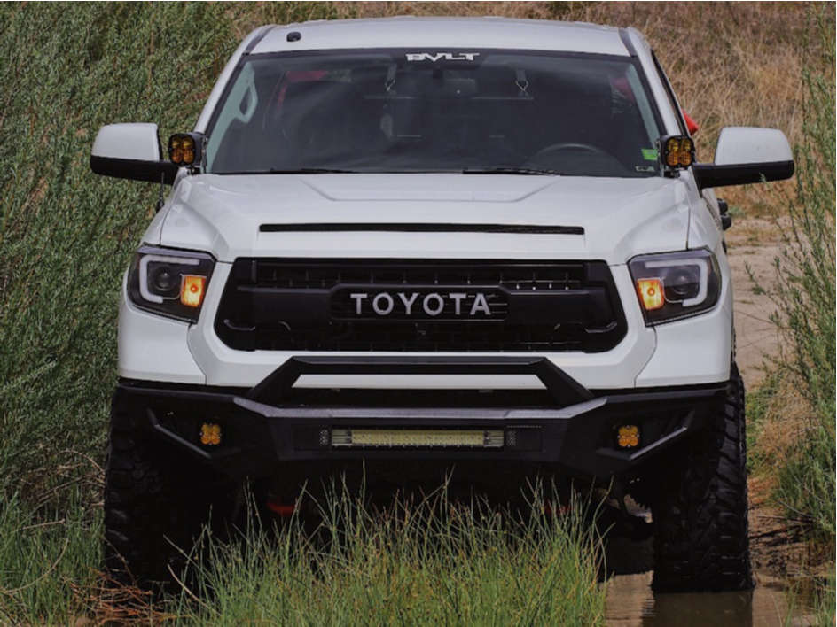 2014 Toyota Tundra with 18x8.5 25 Icon Alloys Compression and 35/12 ...