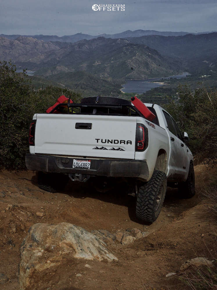 2014 Toyota Tundra with 18x8.5 25 Icon Alloys Compression and 35/12 ...