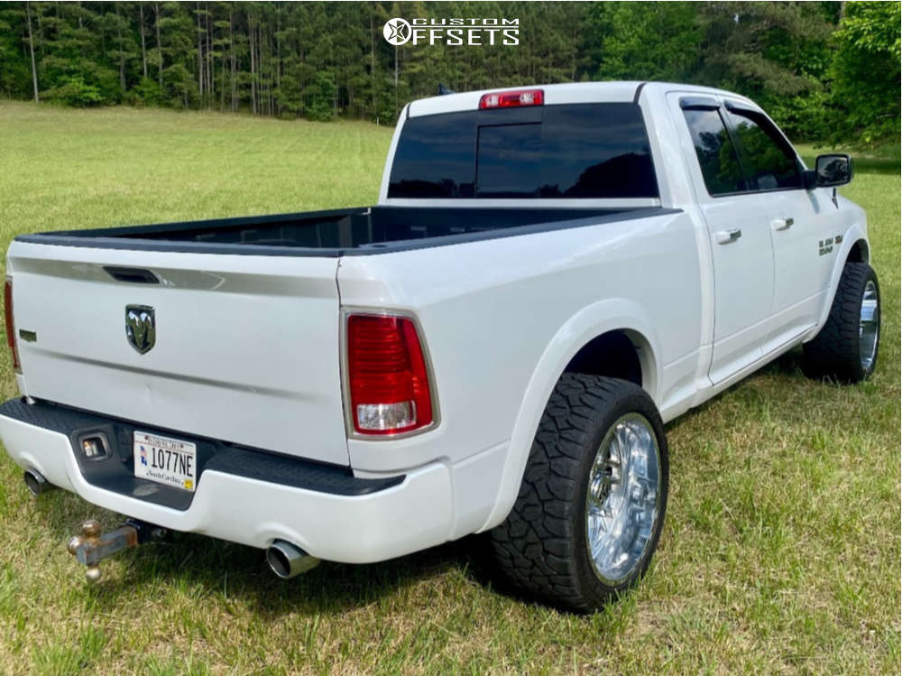 2017 Ram 1500 with 22x12 -44 TIS 544C and 33/12.5R22 Delinte Dx-12 ...