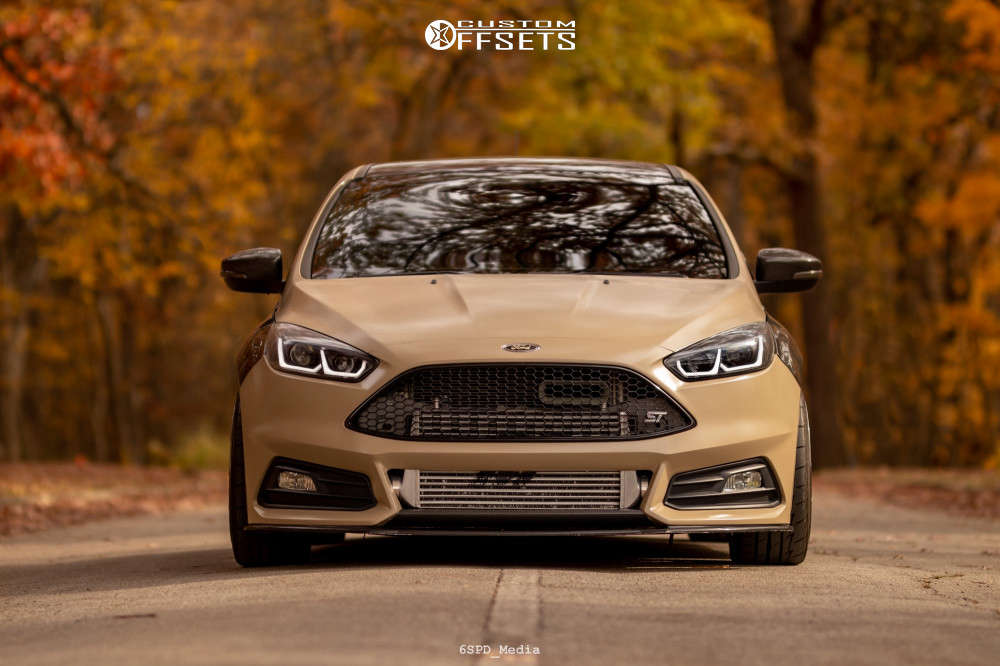 2016 Ford Focus with 18x8.5 35 Ambit Rt8 and 225/40R18 Firestone ...