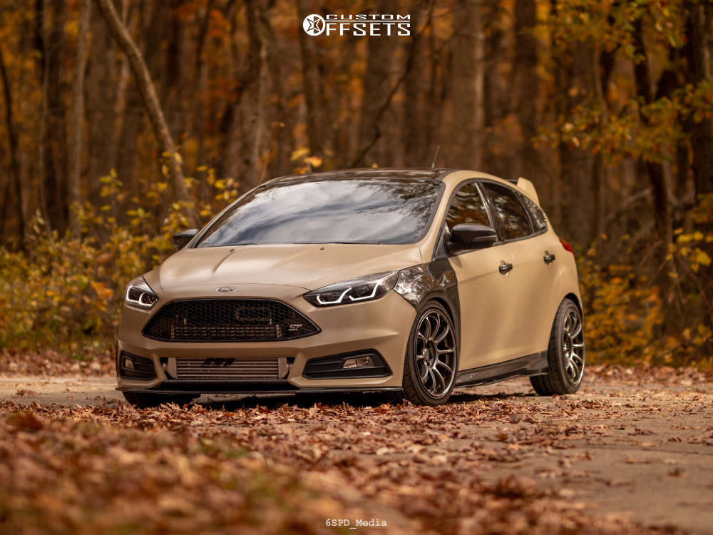 2016 Ford Focus with 18x8.5 35 Ambit Rt8 and 225/40R18 Firestone ...