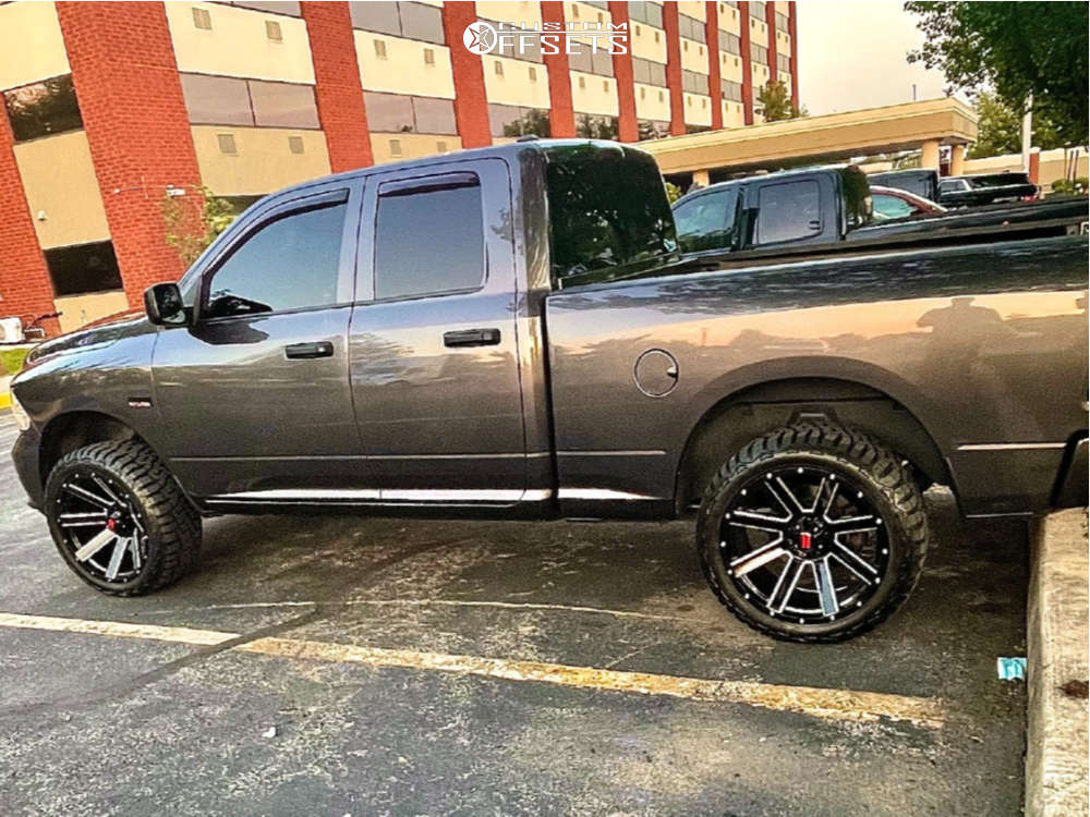 2017 Ram 1500 with 22x11 -24 Havok H107 and 33/12.5R22 Haida Hd878 R/t ...