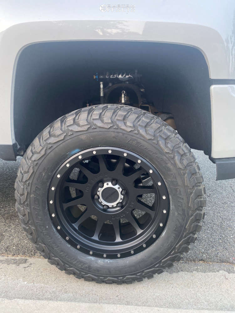 2018 Chevrolet Silverado 1500 with 20x10 -24 Method Mr605 and 35/12 ...
