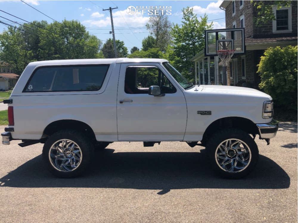 1996 Ford Bronco with 20x12 -55 Vision Spyder and 33/12.5R20 Haida ...