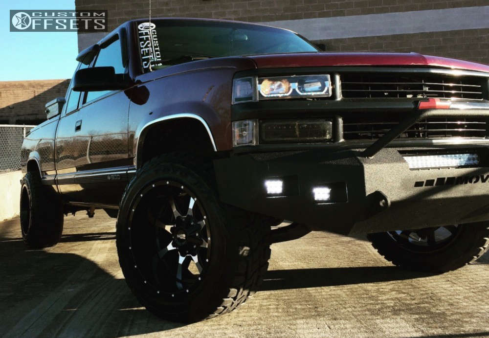 1997 Chevrolet K1500 with 20x12 -44 Moto Metal MO970 and 285/55R20 Toyo ...