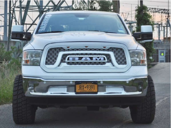 2018 Ram 1500 with 22x12 -18 XD Xd834 and 33/12.5R22 Venom Power Terra ...