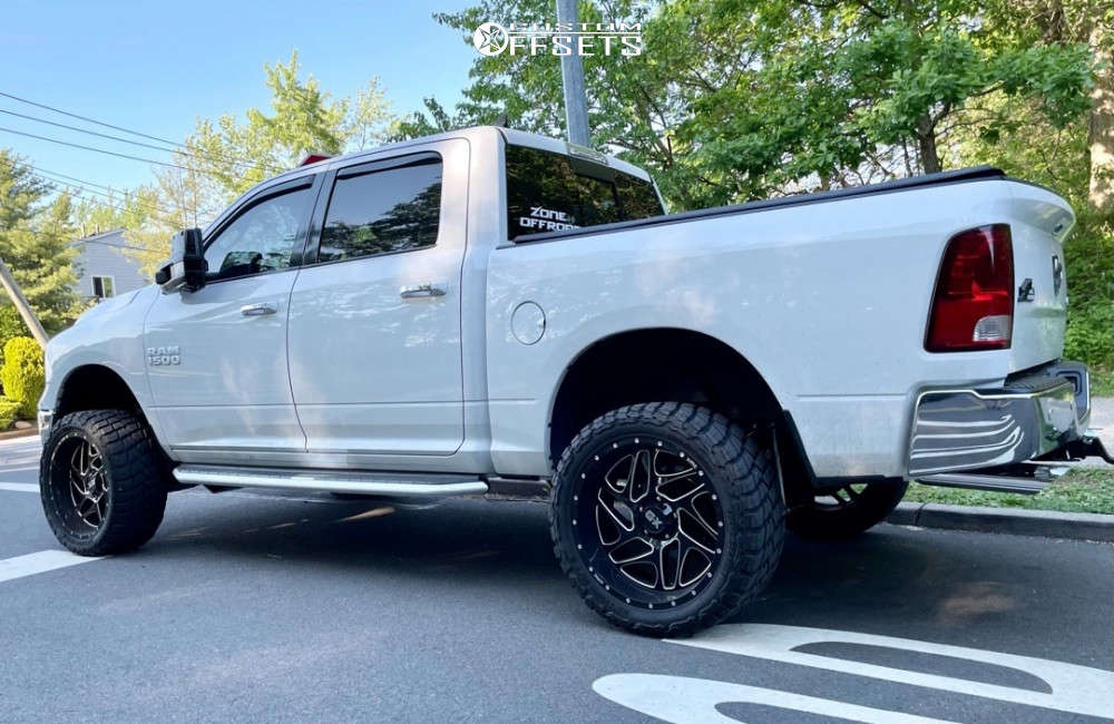 2018 Ram 1500 with 22x12 -18 XD Xd834 and 33/12.5R22 Venom Power Terra ...
